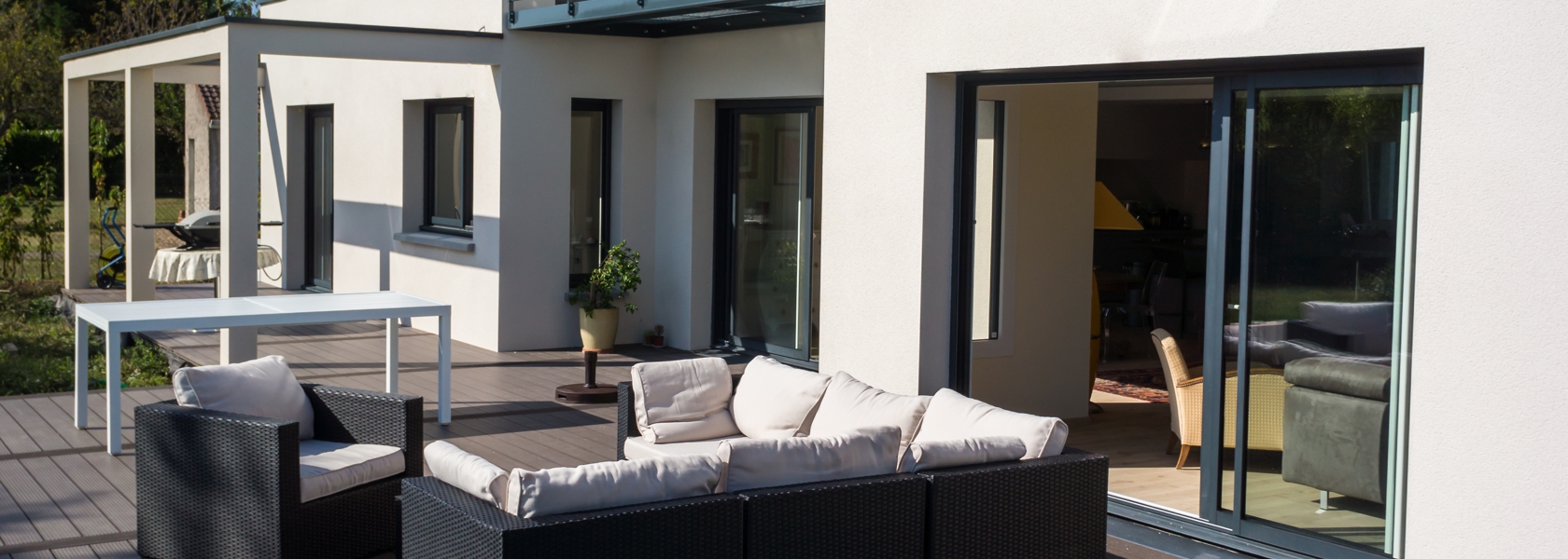 AIKON DISTRIBUTION. Windows & doors manufacturer. Box sash, aluminium ...